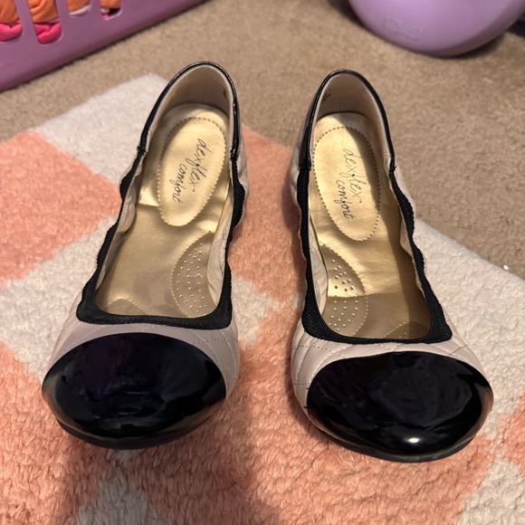dexflex comfort | Shoes | Dexflex Comfort Black And White Flats Slip On ...